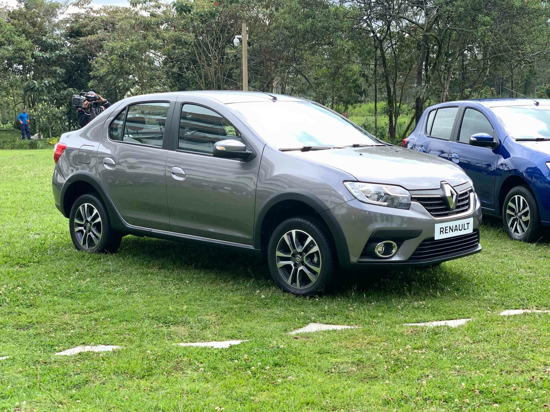 Logan, Sandero y Stepway se renuevan para el 2020 - Fuel Car Magazine