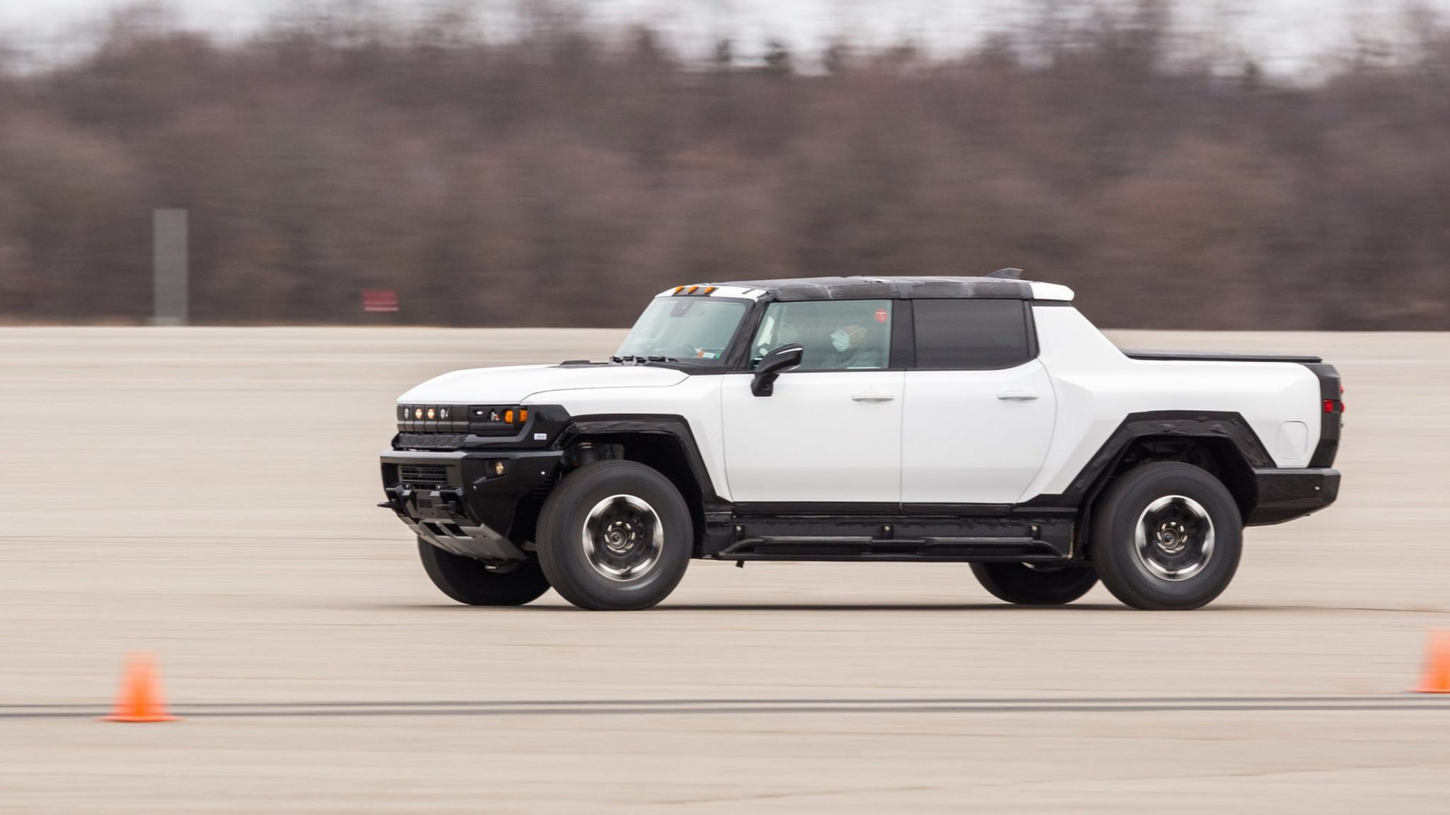 VIDEO: Así acelera de 0 a 100 km/h la GMC Hummer EV en solo 3 segundos ...
