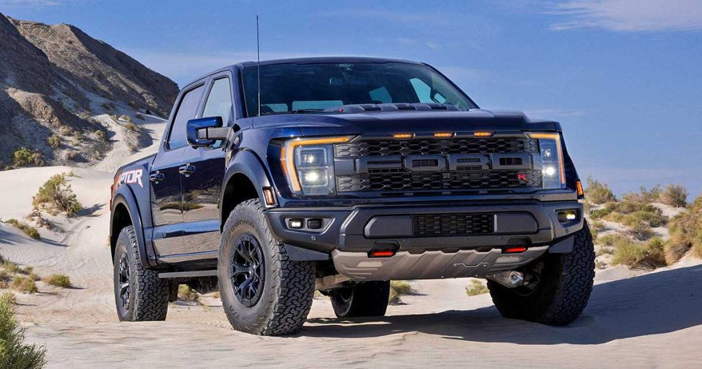 La RAM 1500 TRX tiembla con los 700 hp de la poderosa Ford F-150 Raptor ...