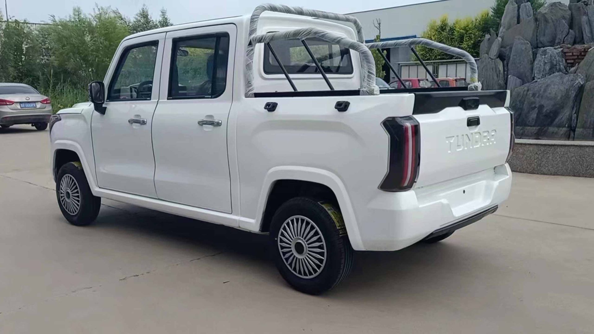 La copia china de la Toyota Tundra existe y es una mini-pickup que se ...