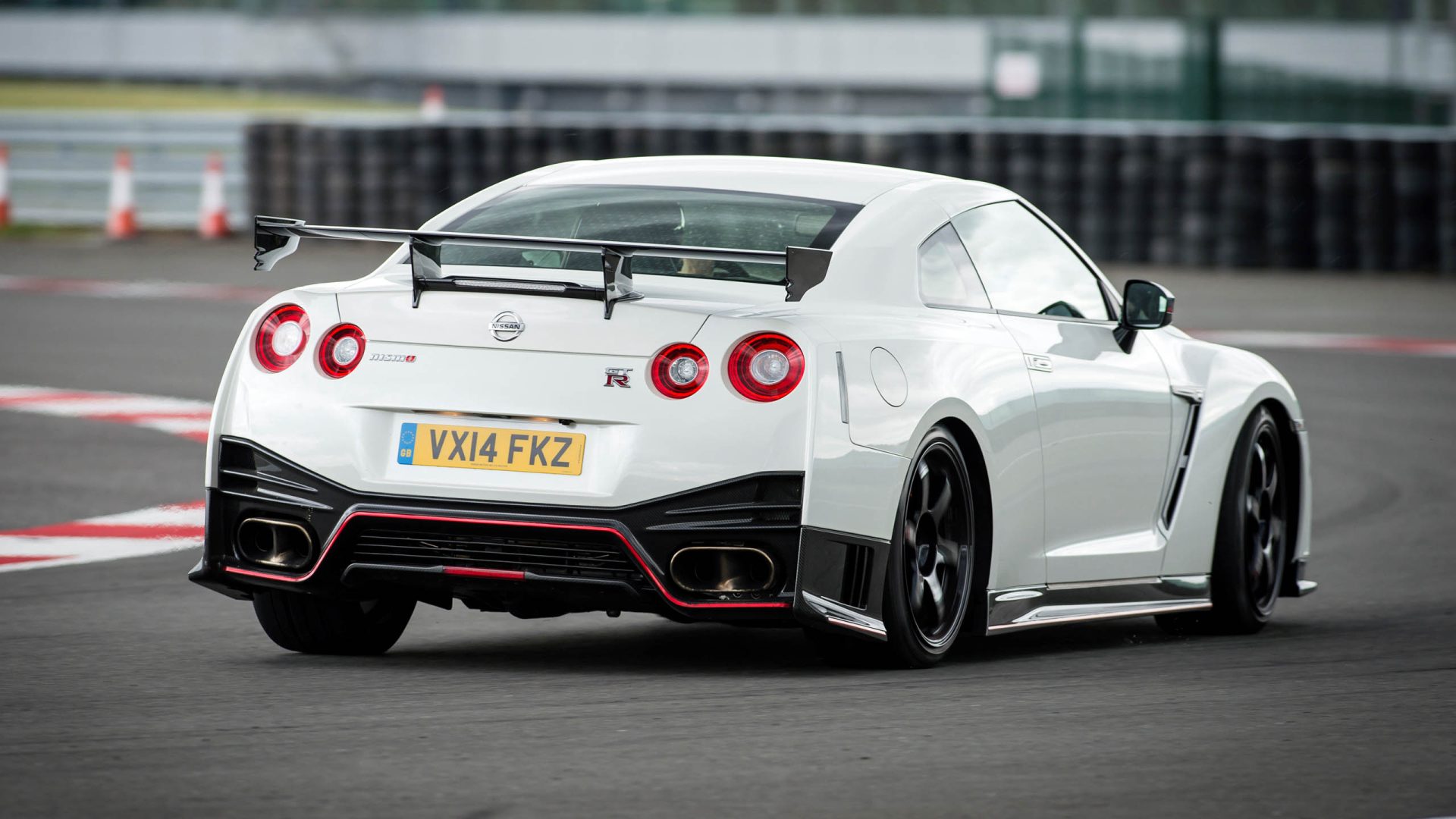 El Nissan GT-R cumplió 15 años y lo recordamos con 7 versiones modernas especiales - Fuel Car ...