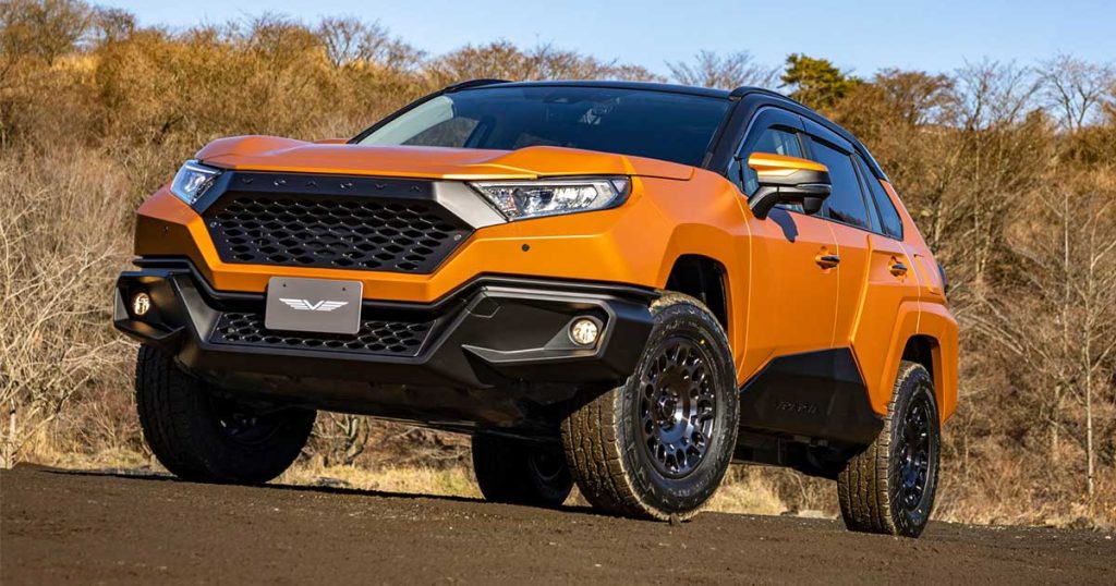 El preparador japonés Kuhl transforma a la Toyota RAV4 en todo un tanque urbano - Fuel Car Magazine