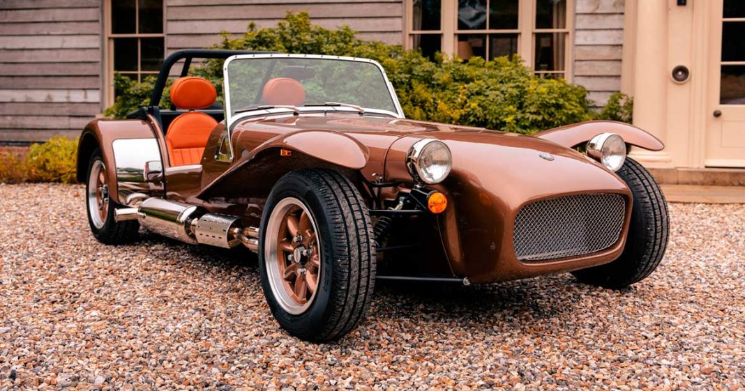 Dúo chapado a la antigua: Caterham Super Seven 600 y 2000 - Fuel Car ...