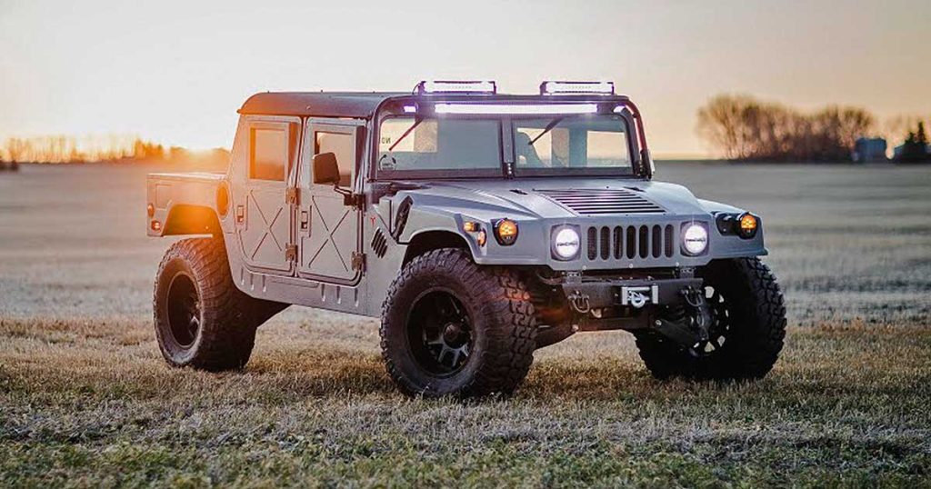 Conozca al Hummer H1 restaurado con el poder eléctrico de un Tesla ...