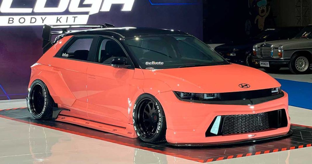 Contemple este Hyundai IONIQ 5 modificado con un bodykit rosado y ...