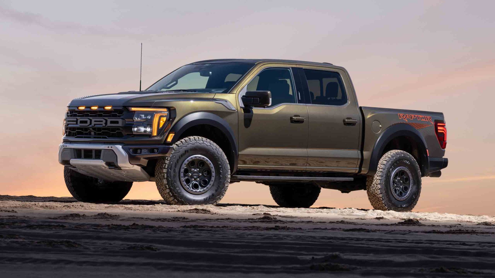 La Ford F-150 Raptor R estrena actualización y reclama el título de pickup más potente del mundo ...