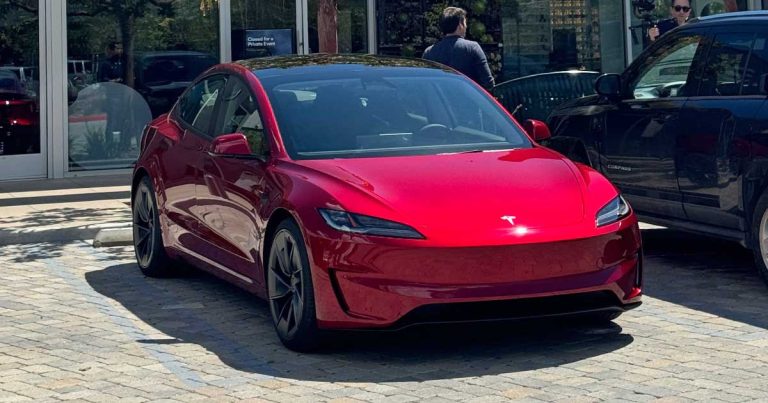 Este es el Tesla Model 3 Plaid, el nuevo cohete de bolsillo de Elon ...